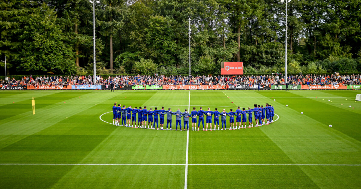 Eredivisie | Professional Dutch football pays tribute to Johan…